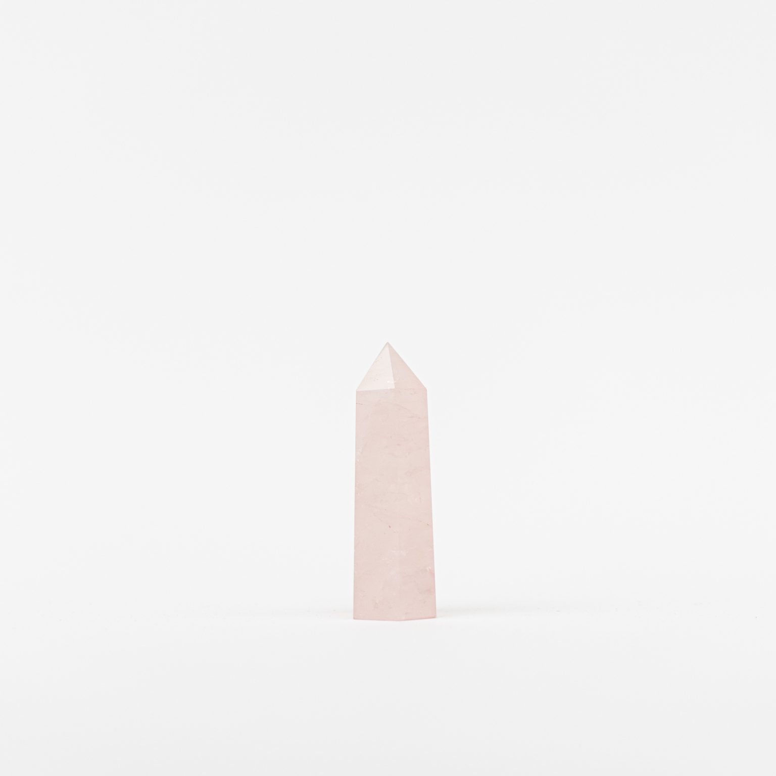 Obelisco de cuarzo rosa | The Magic Store